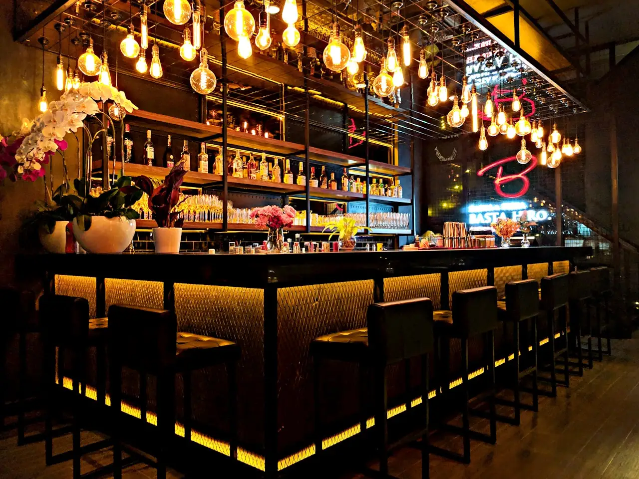 Houston Nightlife & Bars 2026 - RelocateMeTX